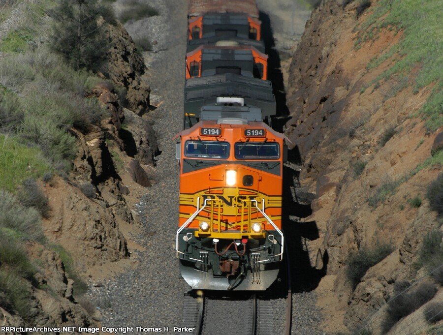 BNSF 5194 C44-9W